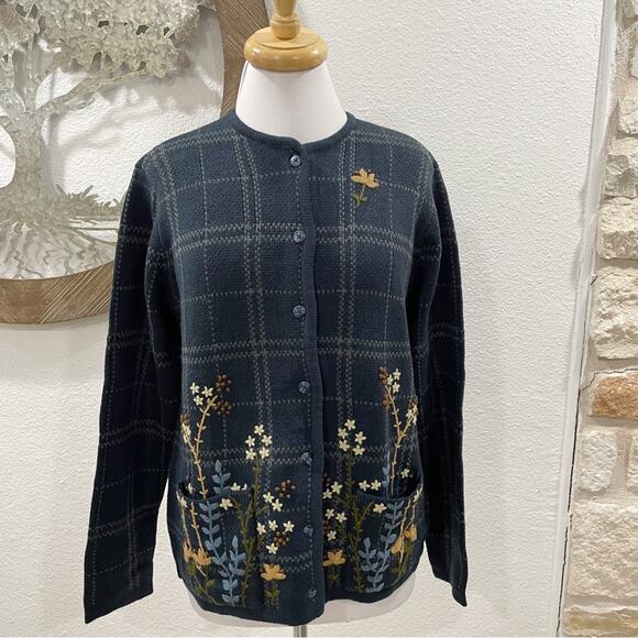 Classic Elements | Sweaters | Vintage Classic Elements Embroidered 3d ...
